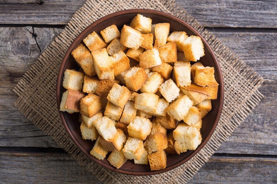 Come fare i Crostini di Pane al forno per un aperitivo - Grand Chef ...